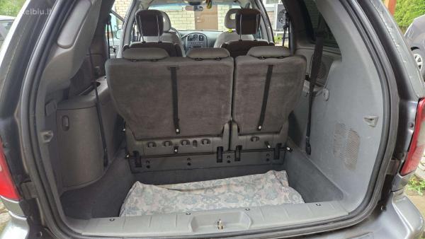 Grey Chrysler Grand Voyager 2007 in Kaunas, with an engine capacity of 2.80 L and mileage of 309 thousand km for 800 €, photo 3 on AUTOMOTO.COM.LV