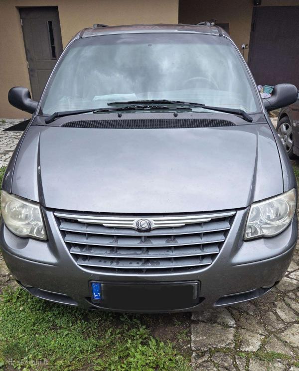 Grey Chrysler Grand Voyager 2007 in Kaunas, with an engine capacity of 2.80 L and mileage of 309 thousand km for 800 €, photo 7 on AUTOMOTO.COM.LV