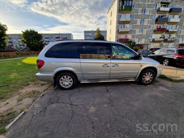 Pelēks Chrysler Grand Voyager 2007 Daugavpils, ar dzinēja tilpumu 2.80 L un nobraukumu 359 tūkst. km par 2500 €, foto 9 vietnē AUTOMOTO.COM.LV
