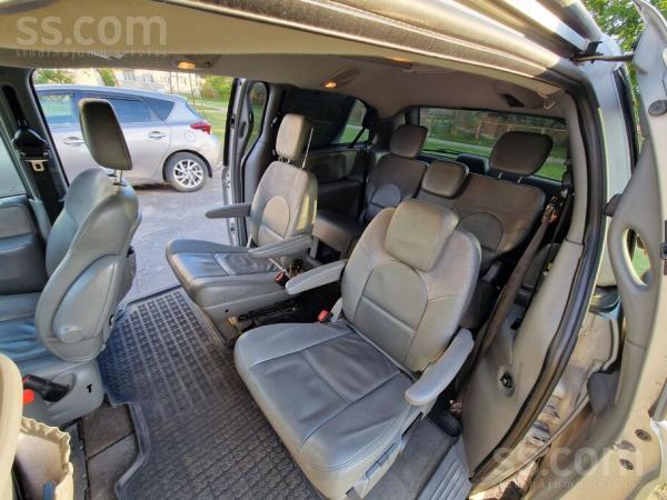 Pelēks Chrysler Grand Voyager 2007 Daugavpils, ar dzinēja tilpumu 2.80 L un nobraukumu 359 tūkst. km par 2500 €, foto 11 vietnē AUTOMOTO.COM.LV