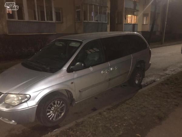 Pelēks Chrysler Grand Voyager 2008 Kauņa, ar dzinēja tilpumu 2.80 L un nobraukumu 280 tūkst. km par 1000 €, foto 1 vietnē AUTOMOTO.COM.LV