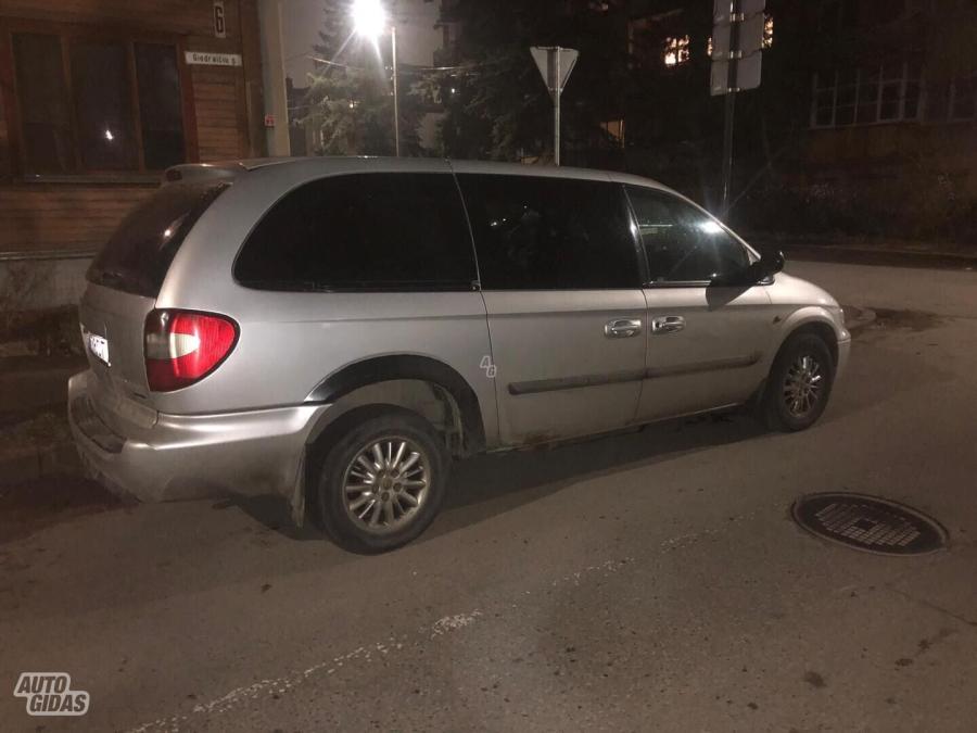 Grey Chrysler Grand Voyager 2008 in Kaunas, with an engine capacity of 2.80 L and mileage of 280 thousand km for 1000 €, photo 3 on AUTOMOTO.COM.LV