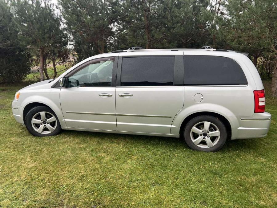 Grey Chrysler Grand Voyager 2008 in Klaipeda, with an engine capacity of 2.78 L and mileage of 177 thousand km for 4200 €, photo 3 on AUTOMOTO.COM.LV