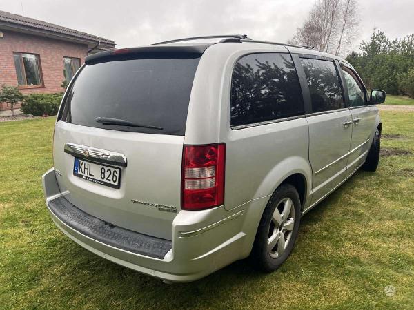 Pelēks Chrysler Grand Voyager 2008 Klaipėda, ar dzinēja tilpumu 2.78 L un nobraukumu 177 tūkst. km par 4200 €, foto 5 vietnē AUTOMOTO.COM.LV