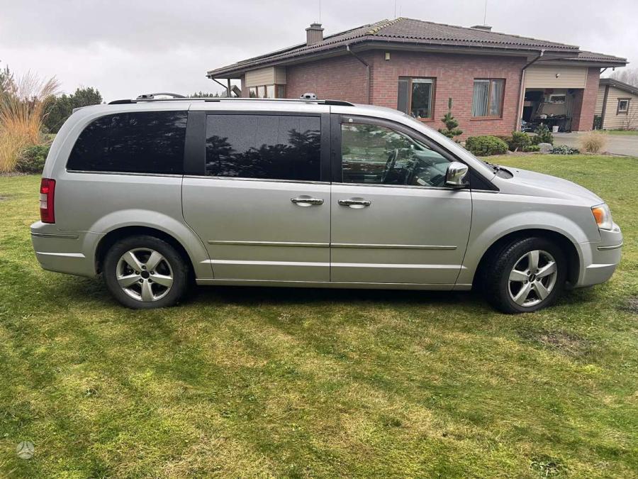 Grey Chrysler Grand Voyager 2008 in Klaipeda, with an engine capacity of 2.78 L and mileage of 177 thousand km for 4200 €, photo 6 on AUTOMOTO.COM.LV