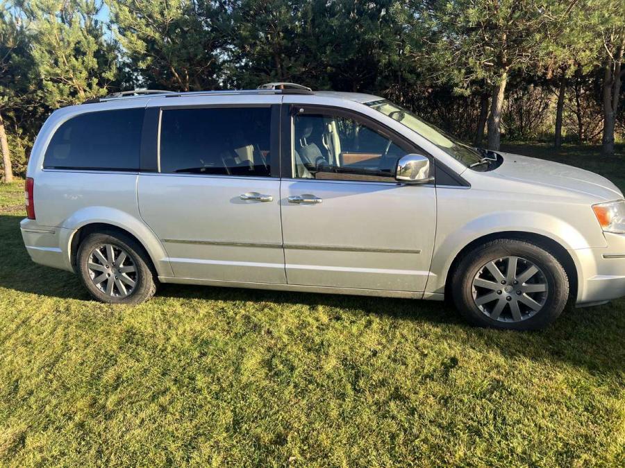 Grey Chrysler Grand Voyager 2008 in Klaipeda, with an engine capacity of 2.78 L and mileage of 177 thousand km for 4200 €, photo 14 on AUTOMOTO.COM.LV