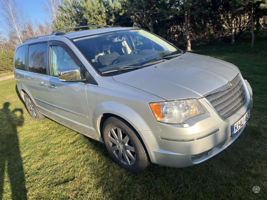 Grey Chrysler Grand Voyager 2008 in Klaipeda, with an engine capacity of 2.78 L and mileage of 177 thousand km for 4200 €, photo 15 on AUTOMOTO.COM.LV