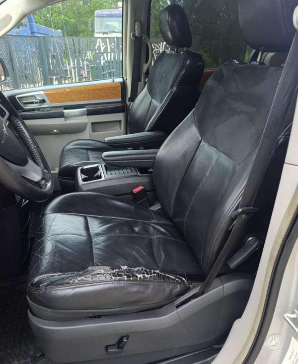 Pelēks Chrysler Grand Voyager 2008 Kauņa, ar dzinēja tilpumu 2.78 L un nobraukumu 326 tūkst. km par 2900 €, foto 7 vietnē AUTOMOTO.COM.LV