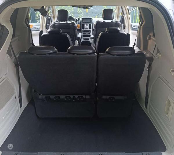 Pelēks Chrysler Grand Voyager 2008 Kauņa, ar dzinēja tilpumu 2.78 L un nobraukumu 326 tūkst. km par 2900 €, foto 9 vietnē AUTOMOTO.COM.LV