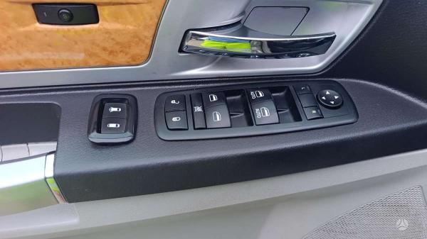 Pelēks Chrysler Grand Voyager 2008 Kauņa, ar dzinēja tilpumu 2.78 L un nobraukumu 326 tūkst. km par 2900 €, foto 10 vietnē AUTOMOTO.COM.LV
