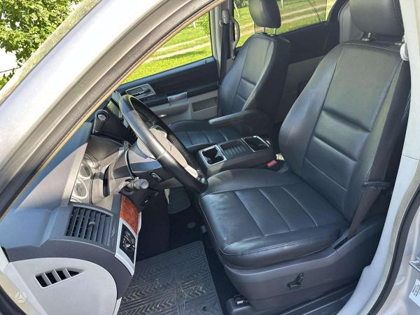 Pelēks Chrysler Grand Voyager 2008 Kauņa, ar dzinēja tilpumu 3.78 L un nobraukumu 202 tūkst. km par 5200 €, foto 6 vietnē AUTOMOTO.COM.LV
