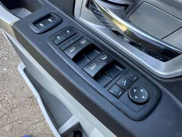 Pelēks Chrysler Grand Voyager 2008 Kauņa, ar dzinēja tilpumu 3.78 L un nobraukumu 202 tūkst. km par 5200 €, foto 10 vietnē AUTOMOTO.COM.LV