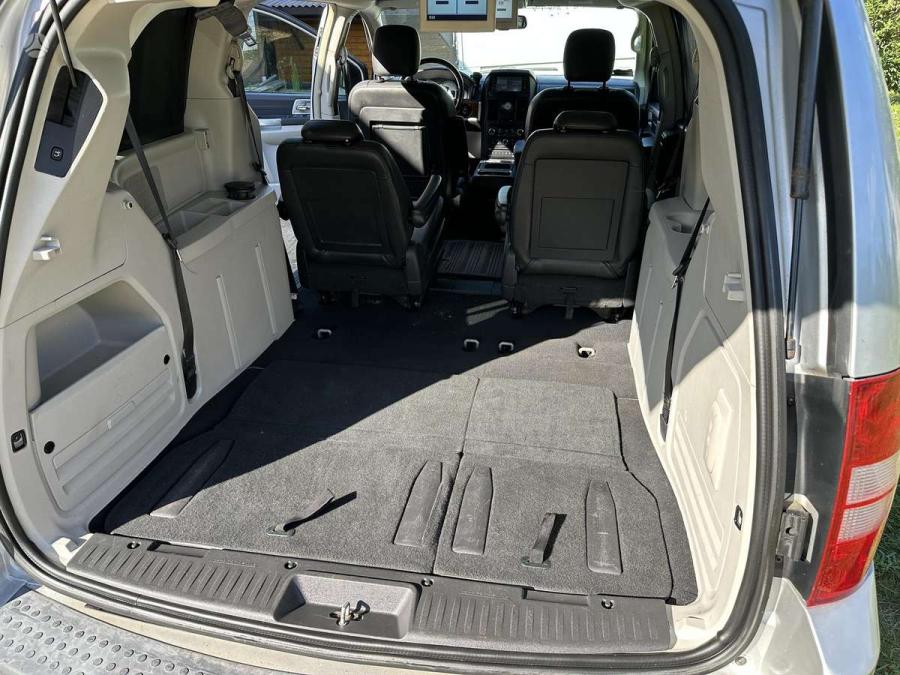 Grey Chrysler Grand Voyager 2008 in Kaunas, with an engine capacity of 3.78 L and mileage of 202 thousand km for 5200 €, photo 17 on AUTOMOTO.COM.LV