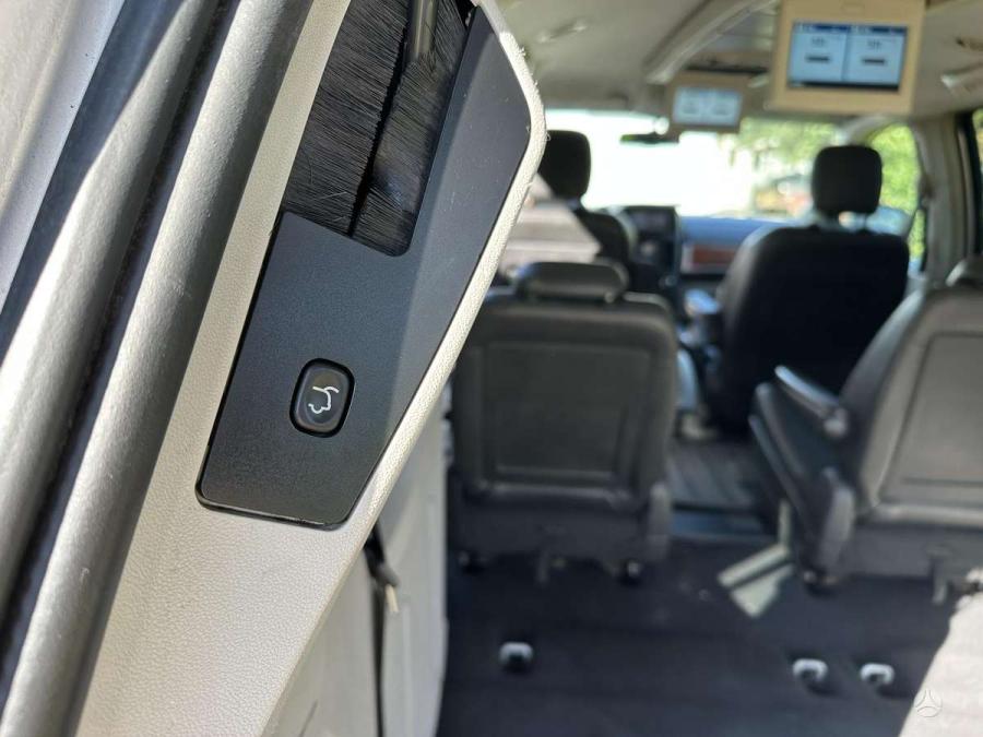 Grey Chrysler Grand Voyager 2008 in Kaunas, with an engine capacity of 3.78 L and mileage of 202 thousand km for 5200 €, photo 18 on AUTOMOTO.COM.LV