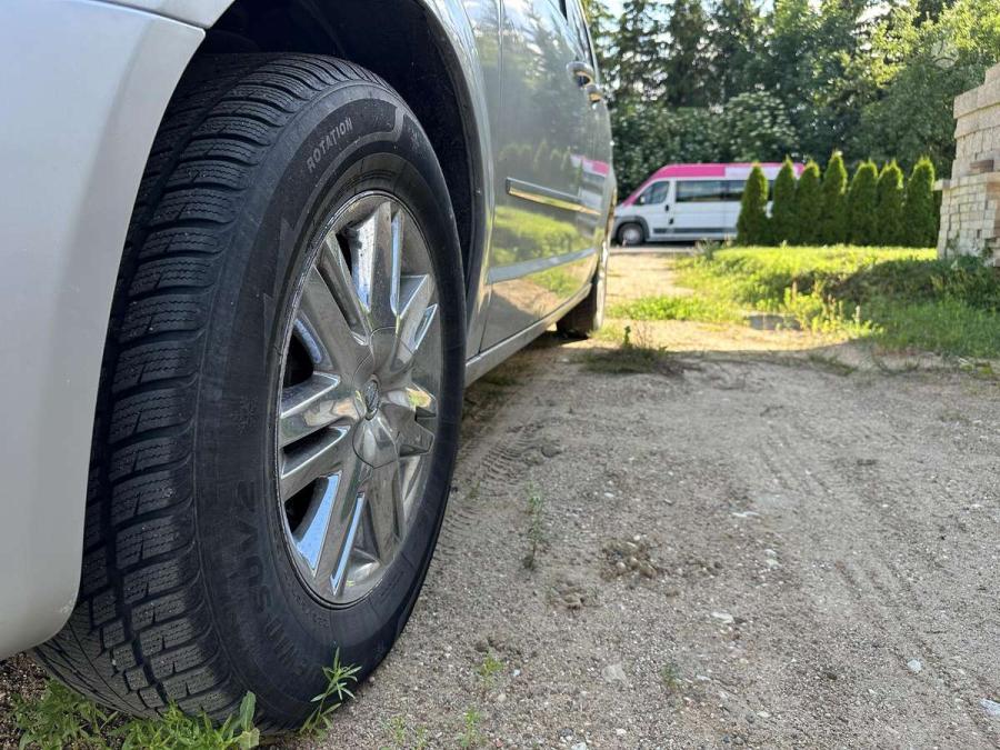 Grey Chrysler Grand Voyager 2008 in Kaunas, with an engine capacity of 3.78 L and mileage of 202 thousand km for 5200 €, photo 20 on AUTOMOTO.COM.LV