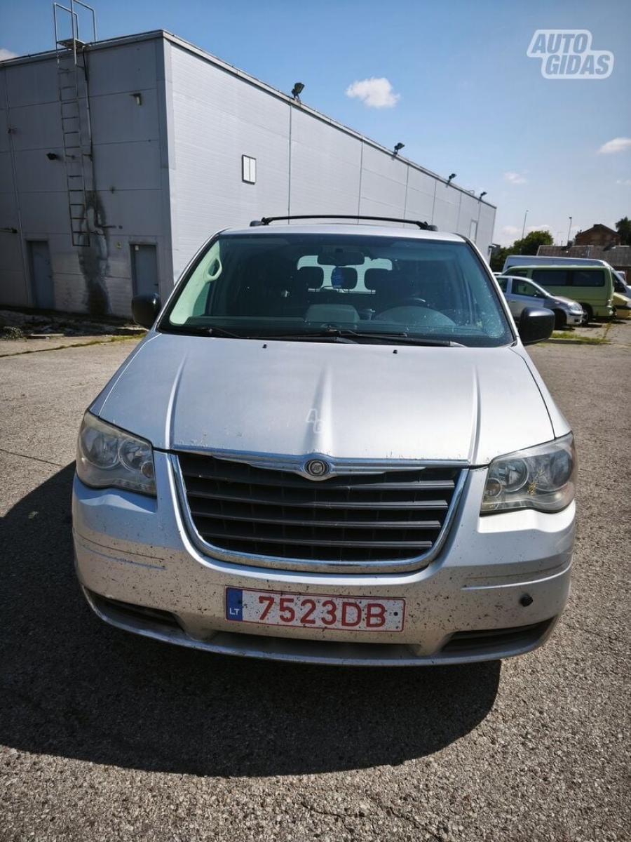 Pelēks Chrysler Grand Voyager 2008 Kauņa, ar dzinēja tilpumu 2.80 L un nobraukumu 273 tūkst. km par 1400 €, foto 1 vietnē AUTOMOTO.COM.LV