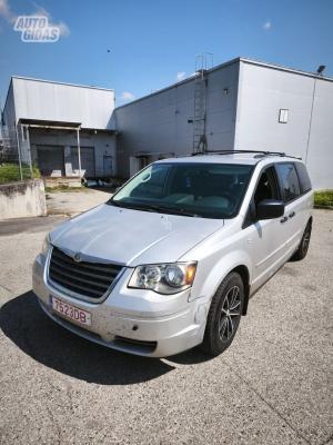 Pelēks Chrysler Grand Voyager 2008 Kauņa, ar dzinēja tilpumu 2.80 L un nobraukumu 273 tūkst. km par 1400 €, foto 4 vietnē AUTOMOTO.COM.LV