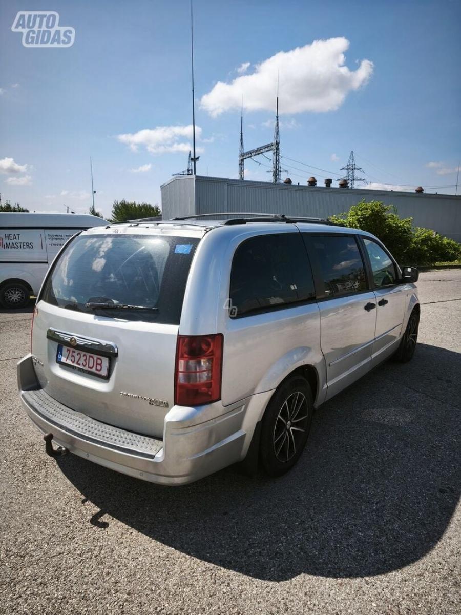 Pelēks Chrysler Grand Voyager 2008 Kauņa, ar dzinēja tilpumu 2.80 L un nobraukumu 273 tūkst. km par 1400 €, foto 5 vietnē AUTOMOTO.COM.LV