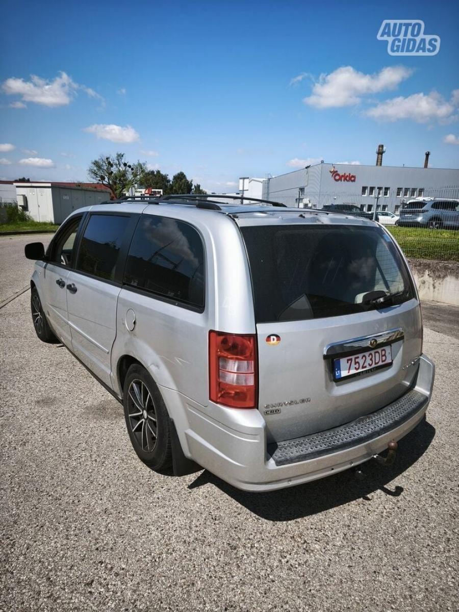 Pelēks Chrysler Grand Voyager 2008 Kauņa, ar dzinēja tilpumu 2.80 L un nobraukumu 273 tūkst. km par 1400 €, foto 6 vietnē AUTOMOTO.COM.LV