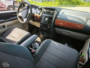 Pelēks Chrysler Grand Voyager 2008 Kauņa, ar dzinēja tilpumu 2.80 L un nobraukumu 273 tūkst. km par 1400 €, foto 9 vietnē AUTOMOTO.COM.LV