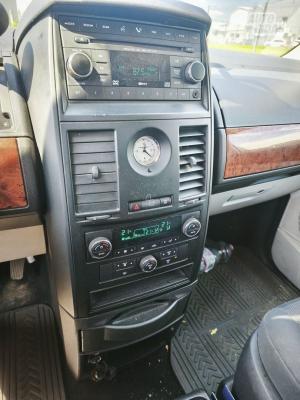 Pelēks Chrysler Grand Voyager 2008 Kauņa, ar dzinēja tilpumu 2.80 L un nobraukumu 273 tūkst. km par 1400 €, foto 11 vietnē AUTOMOTO.COM.LV