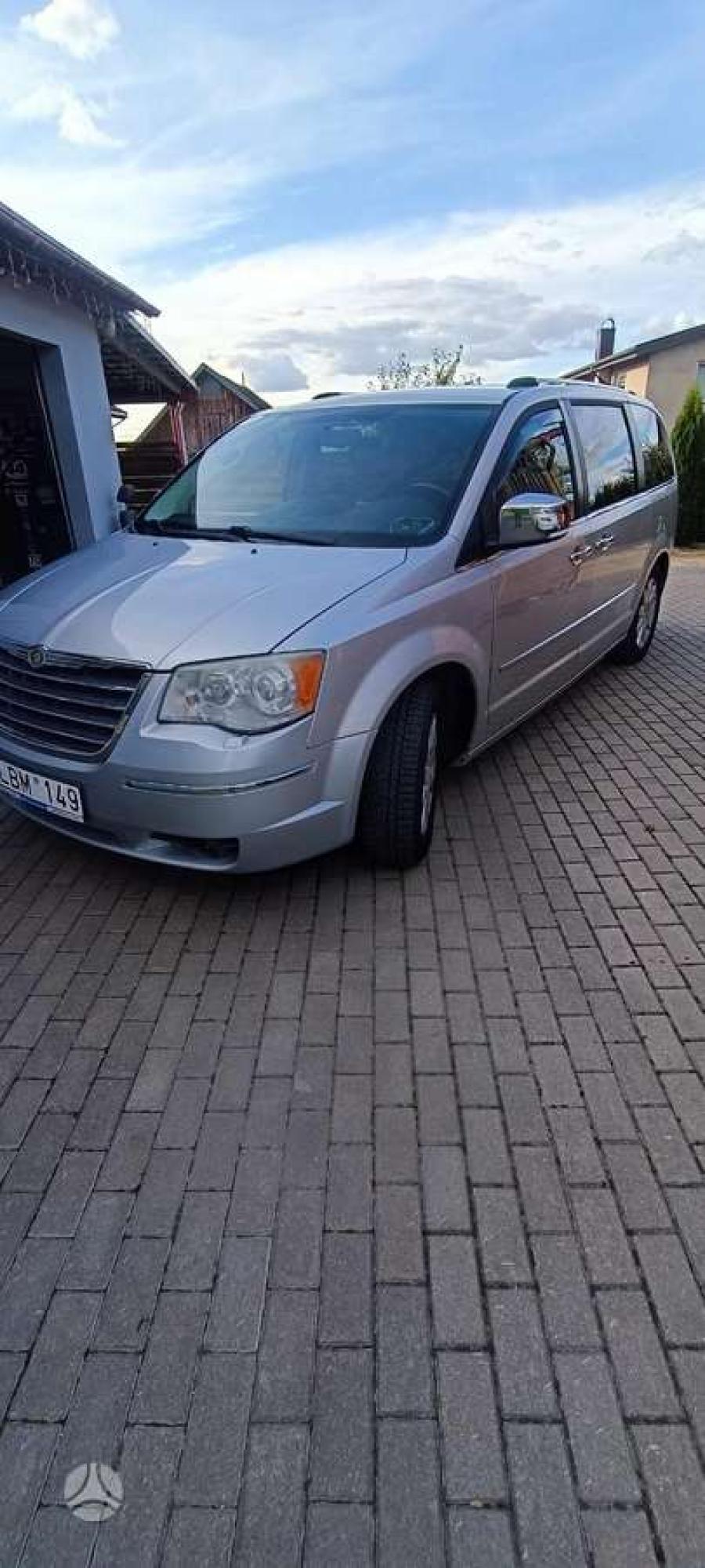Pelēks Chrysler Grand Voyager 2008 Kauņa, ar dzinēja tilpumu 2.78 L un nobraukumu 341 tūkst. km par 3950 €, foto 1 vietnē AUTOMOTO.COM.LV