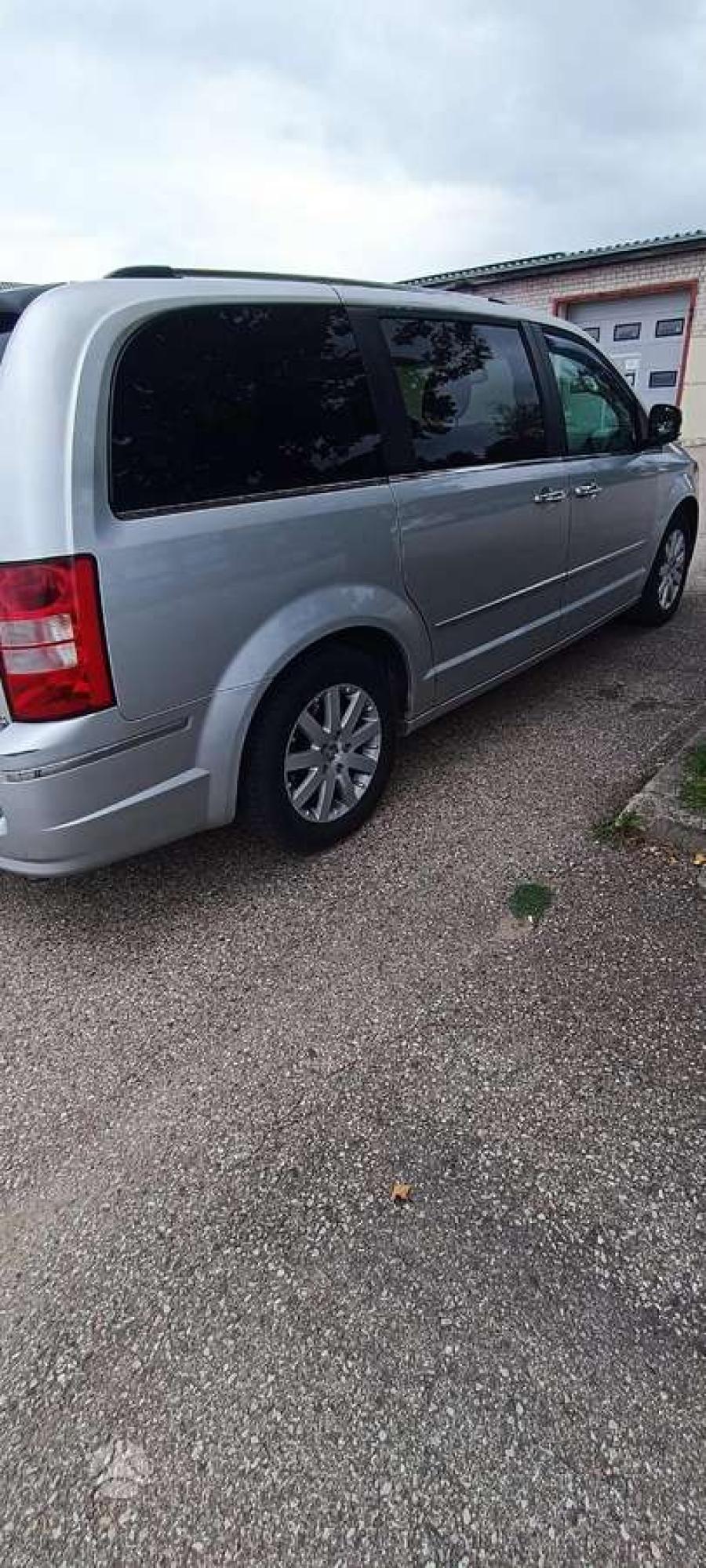 Pelēks Chrysler Grand Voyager 2008 Kauņa, ar dzinēja tilpumu 2.78 L un nobraukumu 341 tūkst. km par 3950 €, foto 7 vietnē AUTOMOTO.COM.LV