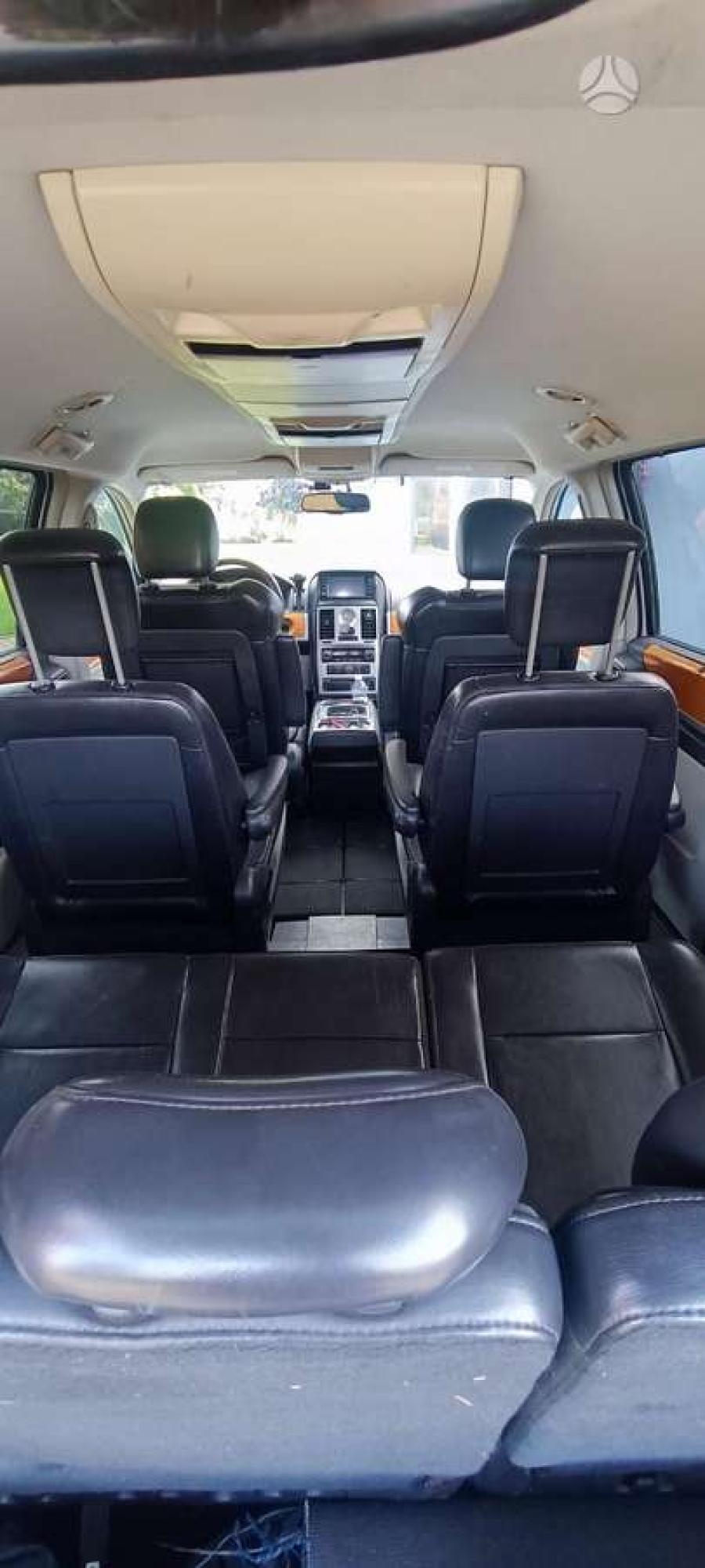 Pelēks Chrysler Grand Voyager 2008 Kauņa, ar dzinēja tilpumu 2.78 L un nobraukumu 341 tūkst. km par 3950 €, foto 10 vietnē AUTOMOTO.COM.LV