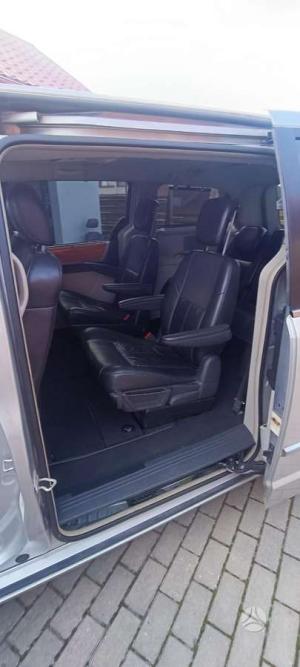 Pelēks Chrysler Grand Voyager 2008 Kauņa, ar dzinēja tilpumu 2.78 L un nobraukumu 341 tūkst. km par 3950 €, foto 11 vietnē AUTOMOTO.COM.LV
