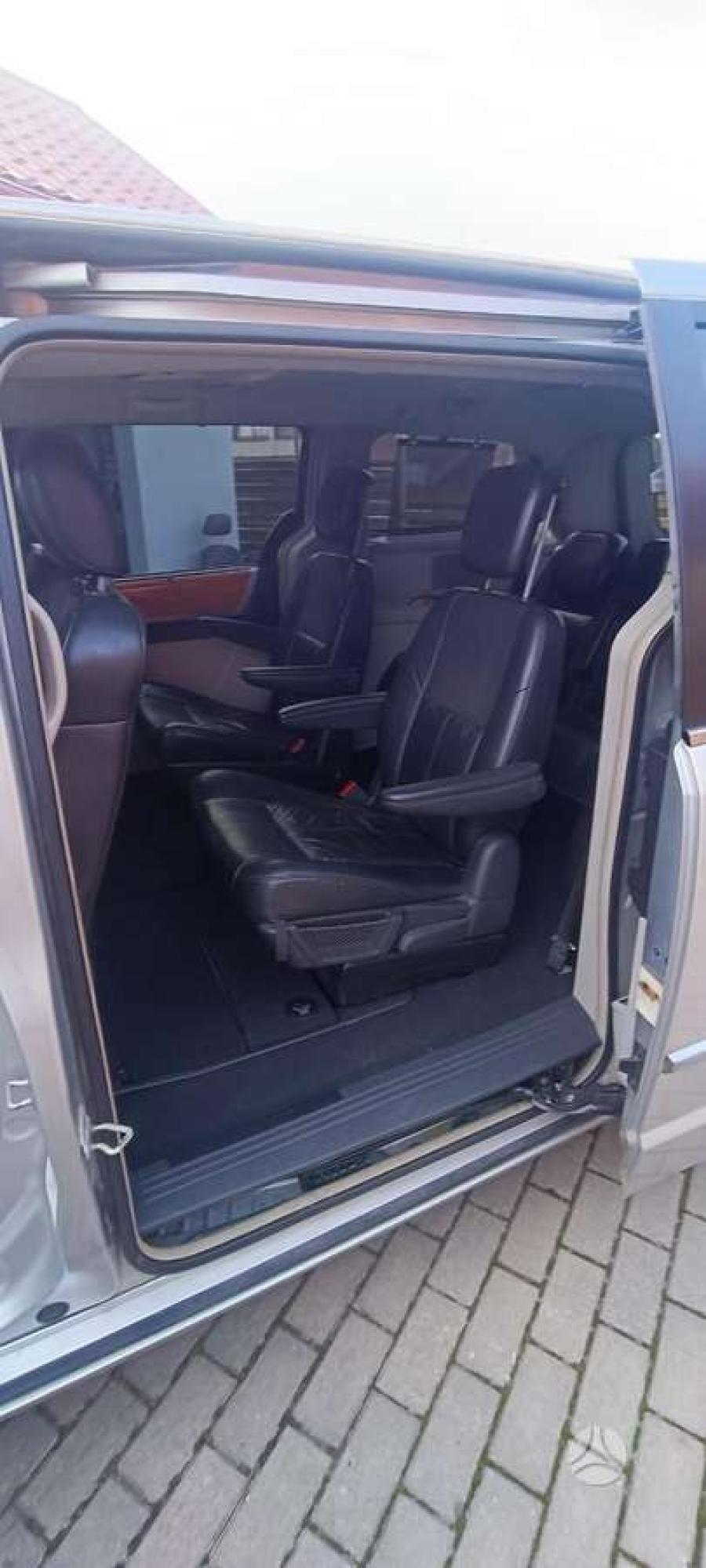 Pelēks Chrysler Grand Voyager 2008 Kauņa, ar dzinēja tilpumu 2.78 L un nobraukumu 341 tūkst. km par 3950 €, foto 11 vietnē AUTOMOTO.COM.LV