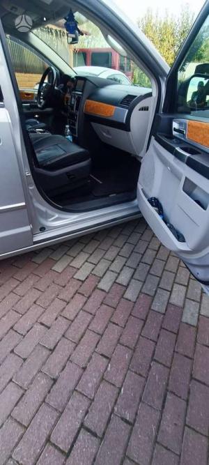Pelēks Chrysler Grand Voyager 2008 Kauņa, ar dzinēja tilpumu 2.78 L un nobraukumu 341 tūkst. km par 3950 €, foto 14 vietnē AUTOMOTO.COM.LV
