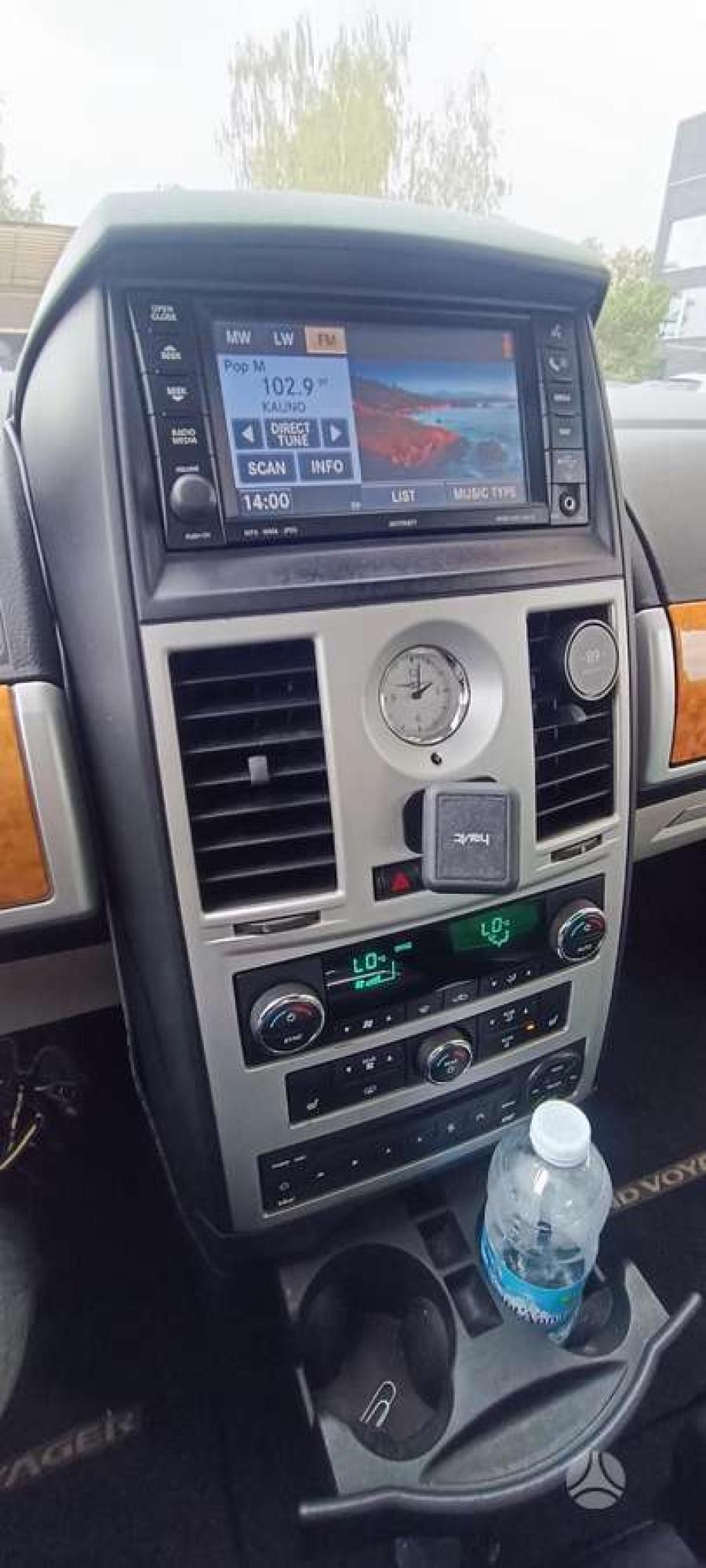 Pelēks Chrysler Grand Voyager 2008 Kauņa, ar dzinēja tilpumu 2.78 L un nobraukumu 341 tūkst. km par 3950 €, foto 16 vietnē AUTOMOTO.COM.LV
