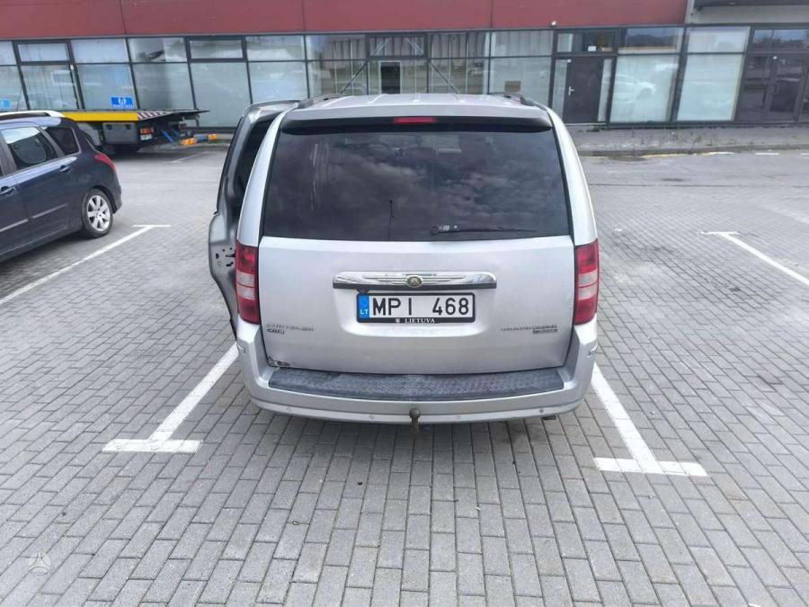 Pelēks Chrysler Grand Voyager 2008 Viļņa, ar dzinēja tilpumu 2.78 L un nobraukumu 470 tūkst. km par 2000 €, foto 1 vietnē AUTOMOTO.COM.LV