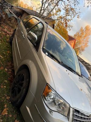 Grey Chrysler Grand Voyager 2008 in Rezekne, with an engine capacity of 2.80 L and mileage of 444 thousand km for 1999 €, photo 3 on AUTOMOTO.COM.LV