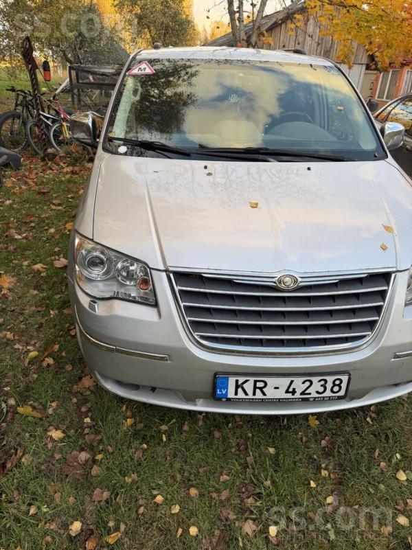 Pelēks Chrysler Grand Voyager 2008 Rēzekne, ar dzinēja tilpumu 2.80 L un nobraukumu 444 tūkst. km par 1999 €, foto 1 vietnē AUTOMOTO.COM.LV