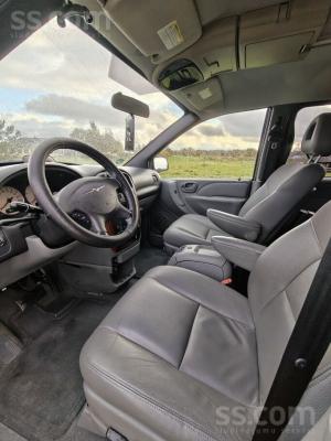 Grey Chrysler Grand Voyager 2008 in Daugavpils, with an engine capacity of 2.80 L and mileage of 152 thousand km for 4400 €, photo 13 on AUTOMOTO.COM.LV