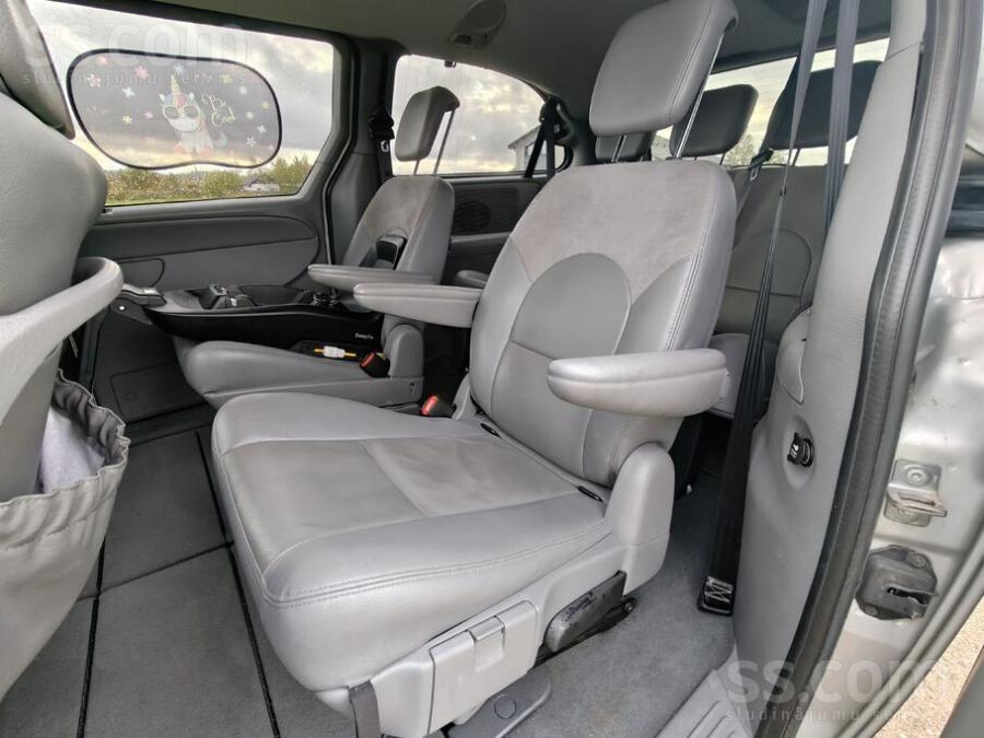 Grey Chrysler Grand Voyager 2008 in Daugavpils, with an engine capacity of 2.80 L and mileage of 152 thousand km for 4400 €, photo 15 on AUTOMOTO.COM.LV