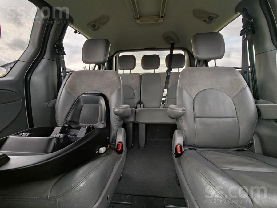 Grey Chrysler Grand Voyager 2008 in Daugavpils, with an engine capacity of 2.80 L and mileage of 152 thousand km for 4400 €, photo 16 on AUTOMOTO.COM.LV