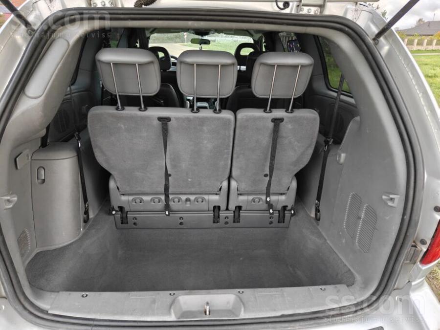 Grey Chrysler Grand Voyager 2008 in Daugavpils, with an engine capacity of 2.80 L and mileage of 152 thousand km for 4400 €, photo 17 on AUTOMOTO.COM.LV