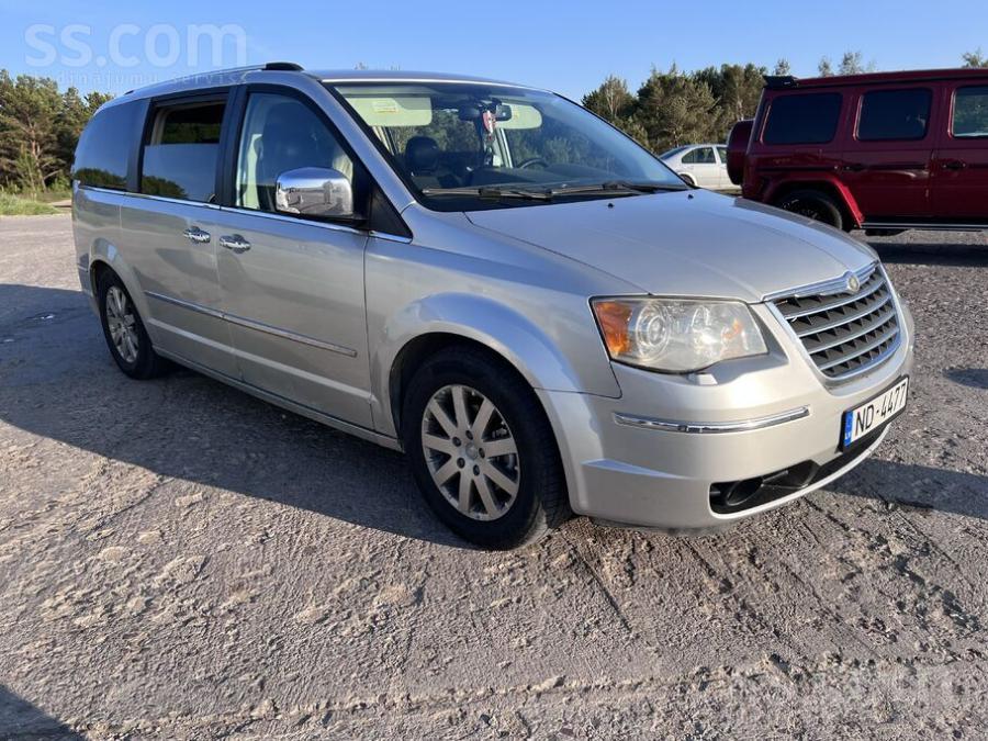 Pelēks Chrysler Grand Voyager 2009 Liepāja, ar dzinēja tilpumu 2.80 L un nobraukumu 295 tūkst. km par 4500 €, foto 1 vietnē AUTOMOTO.COM.LV