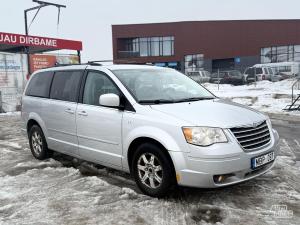 Grey Chrysler Grand Voyager 2009 in Silute, with an engine capacity of 2.80 L and mileage of 257 thousand km for 3350 €, photo 2 on AUTOMOTO.COM.LV