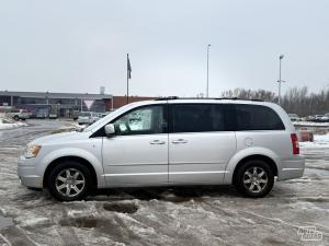 Grey Chrysler Grand Voyager 2009 in Silute, with an engine capacity of 2.80 L and mileage of 257 thousand km for 3350 €, photo 4 on AUTOMOTO.COM.LV