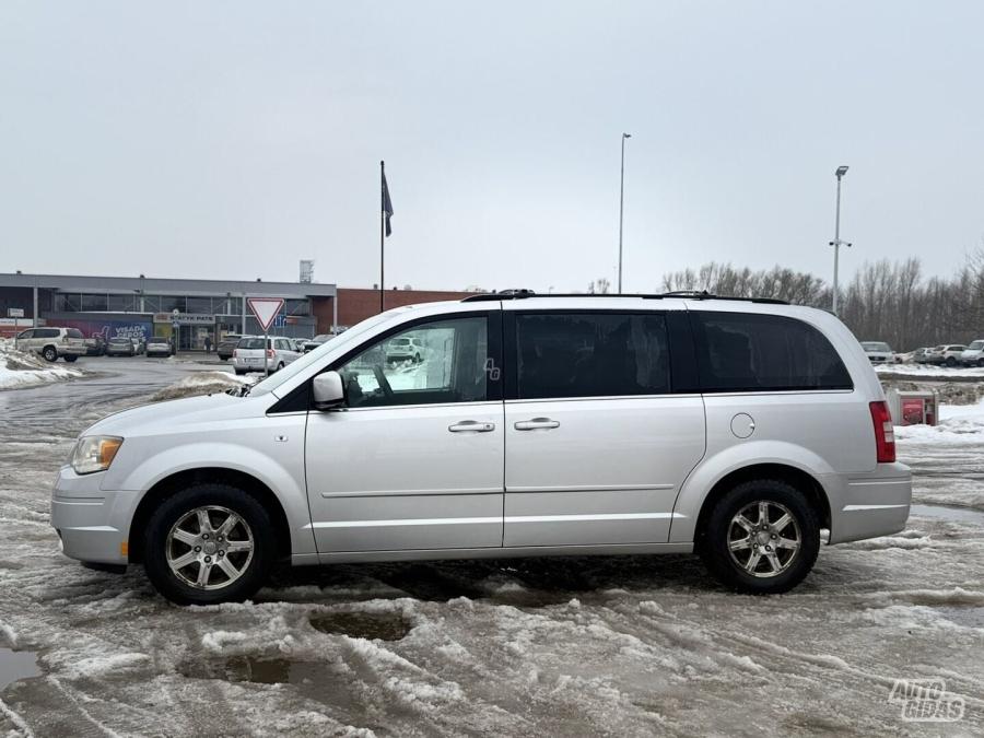 Grey Chrysler Grand Voyager 2009 in Silute, with an engine capacity of 2.80 L and mileage of 257 thousand km for 3350 €, photo 4 on AUTOMOTO.COM.LV