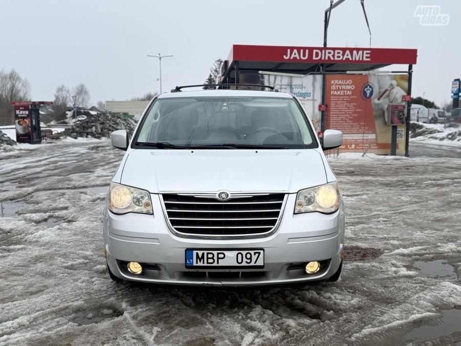 Grey Chrysler Grand Voyager 2009 in Silute, with an engine capacity of 2.80 L and mileage of 257 thousand km for 3350 €, photo 5 on AUTOMOTO.COM.LV