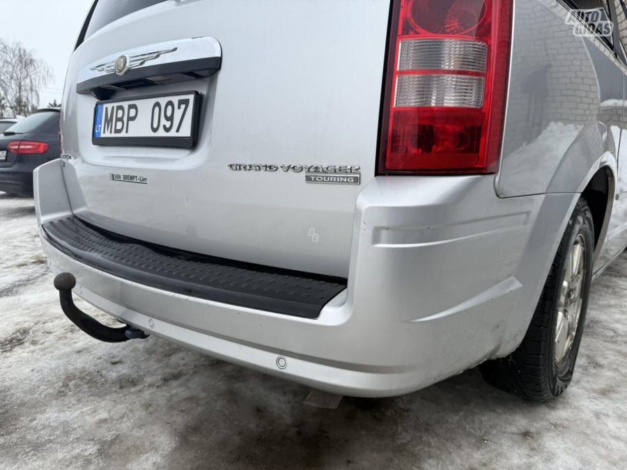 Grey Chrysler Grand Voyager 2009 in Silute, with an engine capacity of 2.80 L and mileage of 257 thousand km for 3350 €, photo 6 on AUTOMOTO.COM.LV