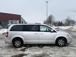 Grey Chrysler Grand Voyager 2009 in Silute, with an engine capacity of 2.80 L and mileage of 257 thousand km for 3350 €, photo 7 on AUTOMOTO.COM.LV