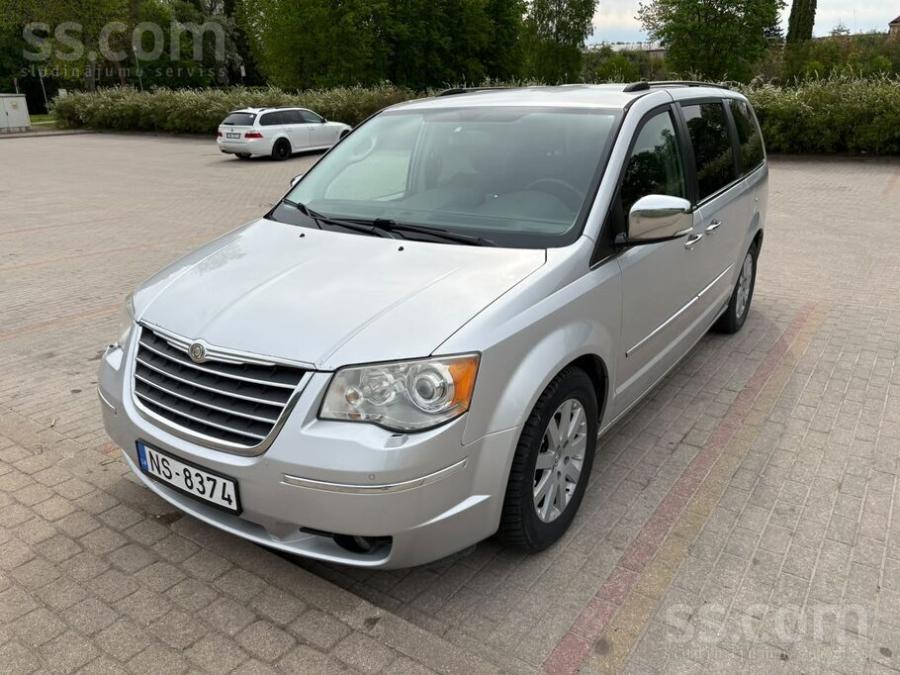 Grey Chrysler Grand Voyager 2009 in Cesis, with an engine capacity of 2.80 L and mileage of 273 thousand km for 3800 €, photo 1 on AUTOMOTO.COM.LV
