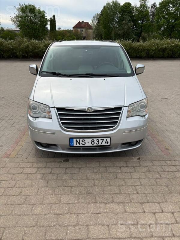 Pelēks Chrysler Grand Voyager 2009 Cēsis, ar dzinēja tilpumu 2.80 L un nobraukumu 273 tūkst. km par 3800 €, foto 2 vietnē AUTOMOTO.COM.LV