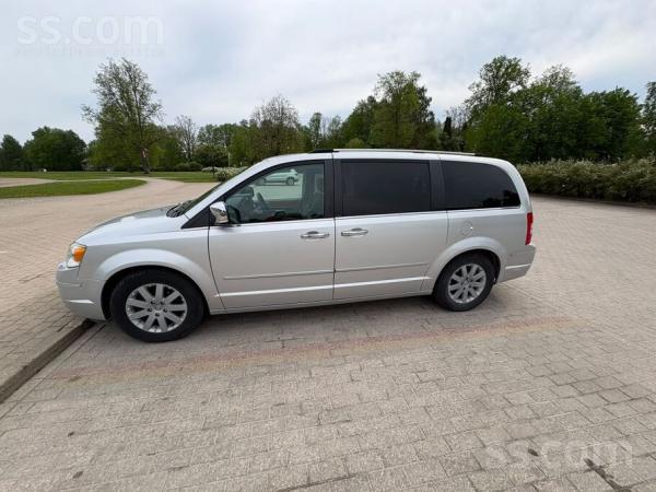Pelēks Chrysler Grand Voyager 2009 Cēsis, ar dzinēja tilpumu 2.80 L un nobraukumu 273 tūkst. km par 3800 €, foto 3 vietnē AUTOMOTO.COM.LV