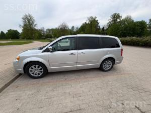 Grey Chrysler Grand Voyager 2009 in Cesis, with an engine capacity of 2.80 L and mileage of 273 thousand km for 3800 €, photo 4 on AUTOMOTO.COM.LV